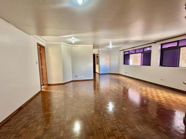 APARTAMENTO COM 1 SUÍTE E 2 QUARTOS NA ZONA 01 EM MARINGÁ PR