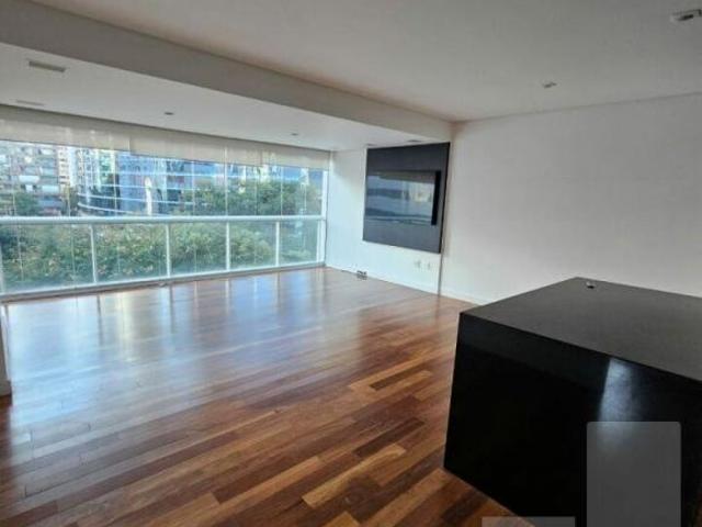 Apartamento com 1 suíte e 2 vagas no Itaim Bibi