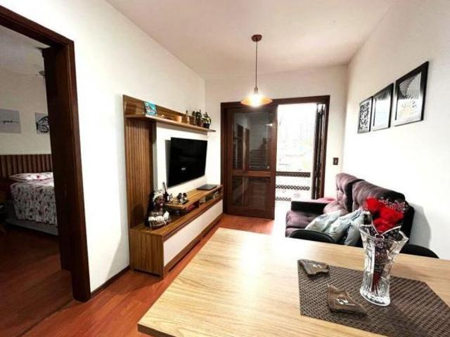 Apartamento com 1 Suite, sacada e 1 vaga de garagem no bairro Cidade Baixa