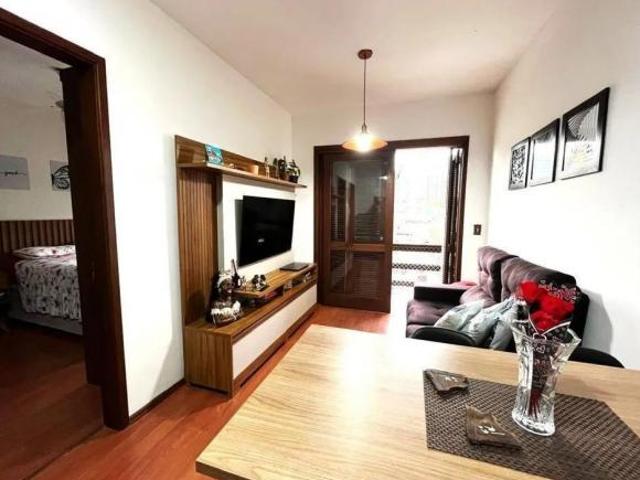 Apartamento com 1 Suite, sacada e 1 vaga de garagem no bairro Cidade Baixa