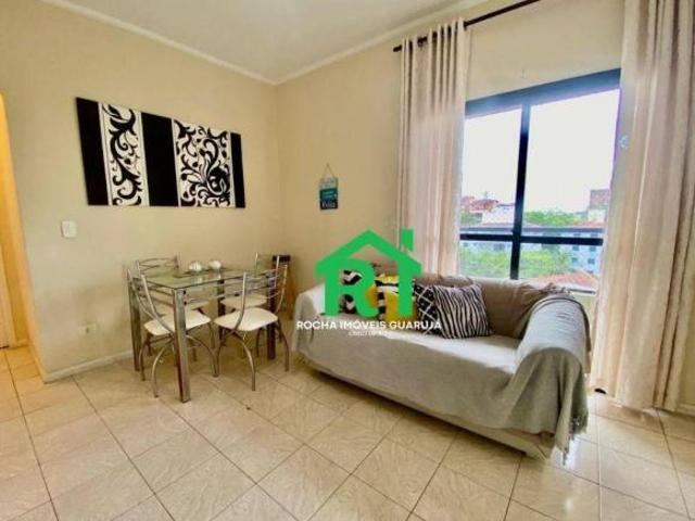 Apartamento com 1 suíte, sala 2 ambientes e sacada localizado a 600m da Praia da Enseada, Guarujá