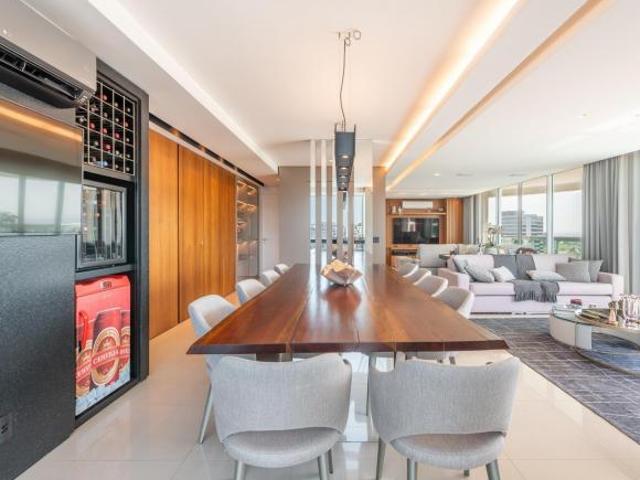 Apartamento com 204m², 3 dorm, 5 vagas no Petrópolis