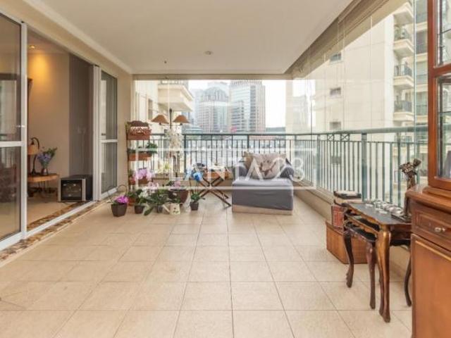 Apartamento com 205 m², 4 quartos sendo 4 suítes à venda no bairro Brooklin