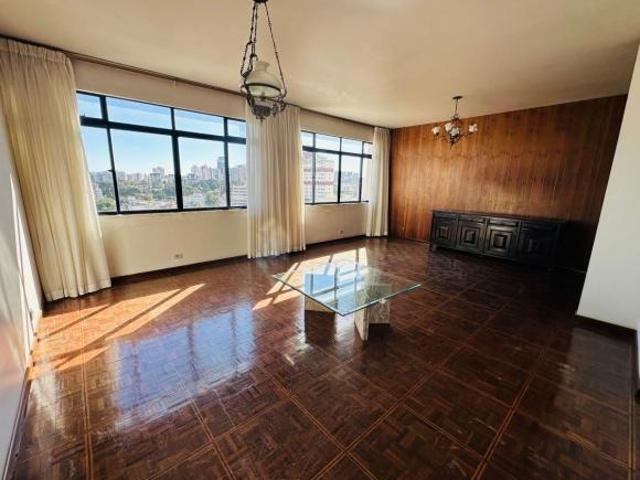 Apartamento com 206m² privativos, 4 quartos suíte, 1 vaga, no Centro!
