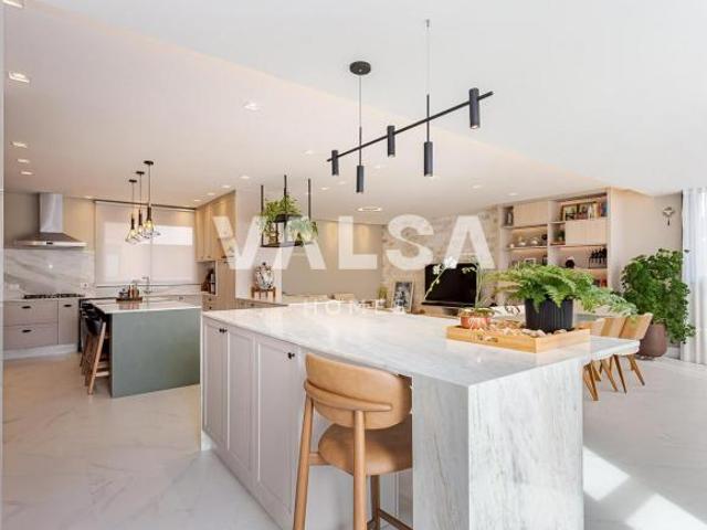 Apartamento com 207 m², 3 quartos sendo 3 suítes à venda no bairro Água Verde