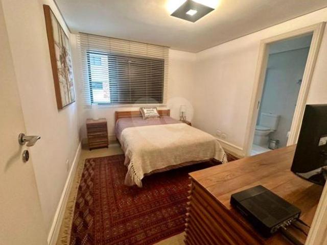 Apartamento com 207 m² e 3 quartos à venda em Vila Nova Conceição