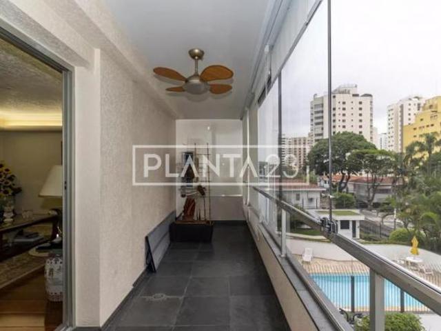 Apartamento com 208 m², 4 quartos sendo 3 suítes à venda no bairro Moema Índios