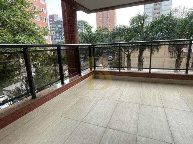 Apartamento com 208 m², 4 quartos sendo 4 suítes à venda no bairro Vila Mariana