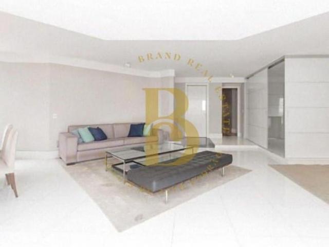 Apartamento com 209 m², 3 suítes, 3 vagas e depósito à venda em Moema