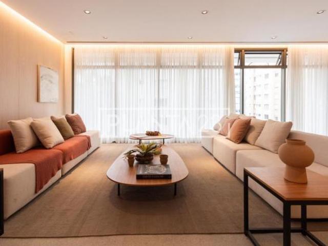 Apartamento com 209 m², 4 quartos sendo 4 suítes à venda no bairro Cidade Monções