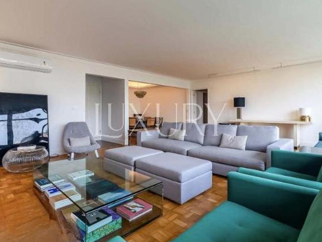 Apartamento com 200 m², 3 quartos sendo 2 suítes à venda no bairro Itaim Bibi