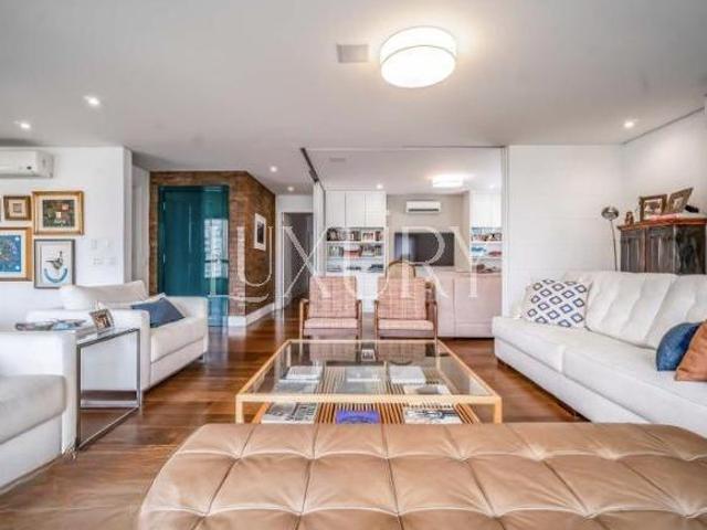 Apartamento com 200 m², 3 quartos sendo 3 suítes à venda no bairro Itaim Bibi