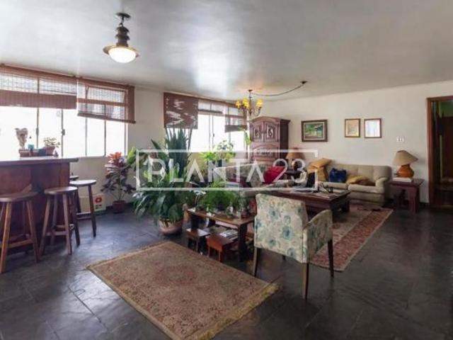 Apartamento com 200 m², 4 quartos sendo 1 suíte à venda no bairro Bela Vista