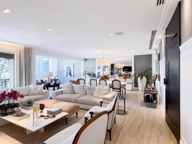 Apartamento com 200 m² ao lado do Parque do Povo