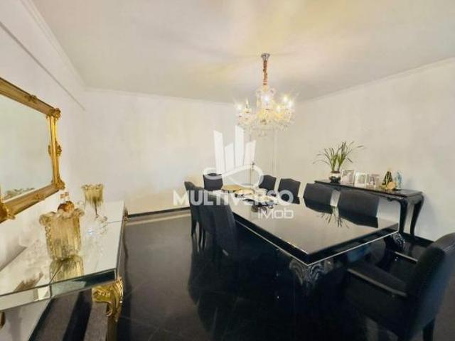 APARTAMENTO COM 200 M² NA QUADRA DA PRAIA – 3 SUÍTES, CLOSET E VAGA DEMARCADA | JOSÉ MENINO – CANAL