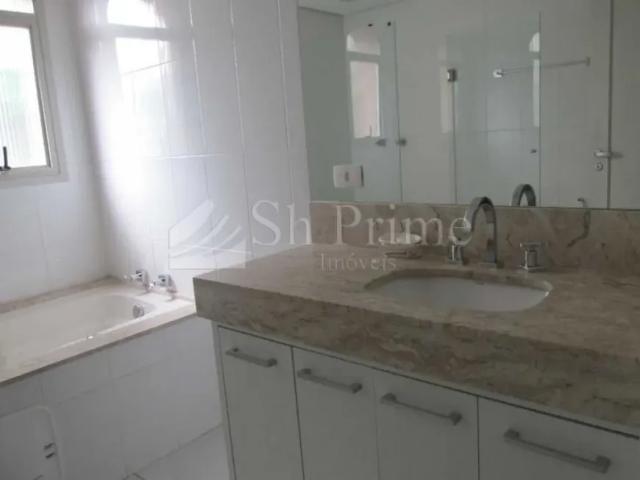 Apartamento com 200 m² e 03 vagas de Garagem!