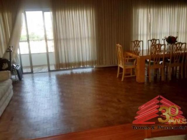 Apartamento com 200,00 m de área privativa, no melhor local da Av. Paes de Barros, andar alto, conte