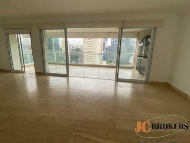 Apartamento com 200m², 3 suítes, 3 vagas