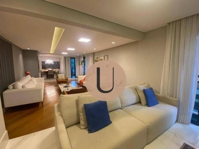 Apartamento com 200m², 3 Suítes em Moema