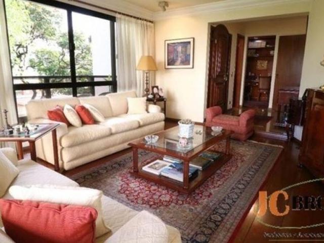 Apartamento com 200m² de área útil, 3 suítes, 3 vagas