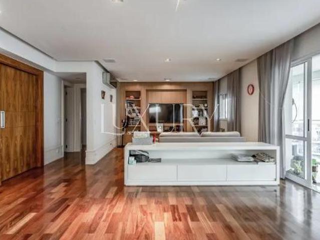 Apartamento com 201 m², 3 quartos sendo 3 suítes à venda no bairro Itaim Bibi