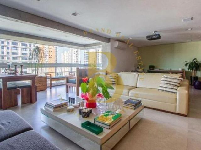 Apartamento com 201 m², 3 quartos sendo 3 suítes à venda no bairro Panamby
