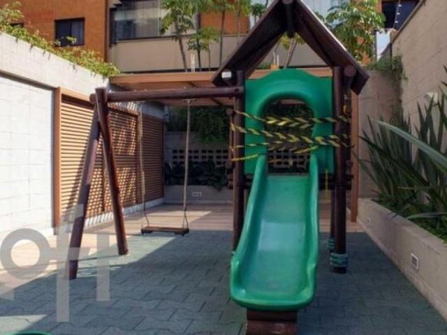 Apartamento com 201m² de área útil, 2 vagas, 4 dormitórios sendo 1 suíte