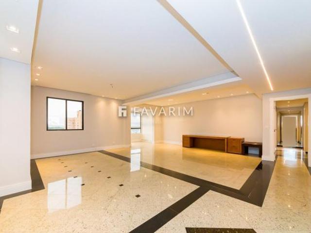 Apartamento com 203m², 03 suítes e 02 vagas de gar