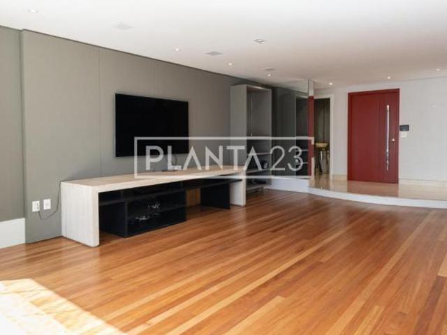 Apartamento com 214 m², 3 quartos sendo 3 suítes à venda no bairro Itaim Bibi
