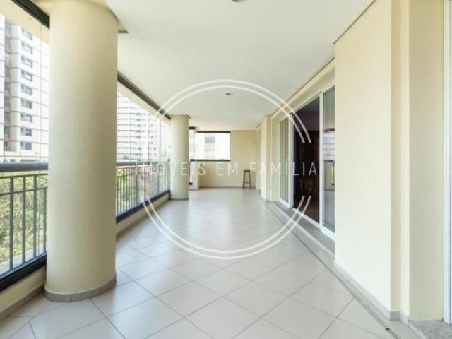 Apartamento com 214 m², 4 quartos sendo 2 suítes à venda no bairro Pompéia