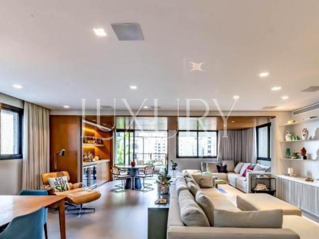 Apartamento com 215 m², 3 quartos sendo 3 suítes à venda no bairro Itaim Bibi