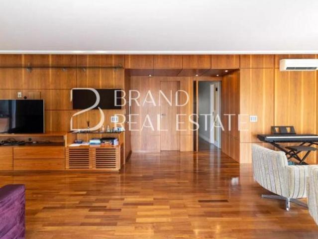 Apartamento com 216m², 3 suítes e 4 vagas de garagem à venda no Campo Belo