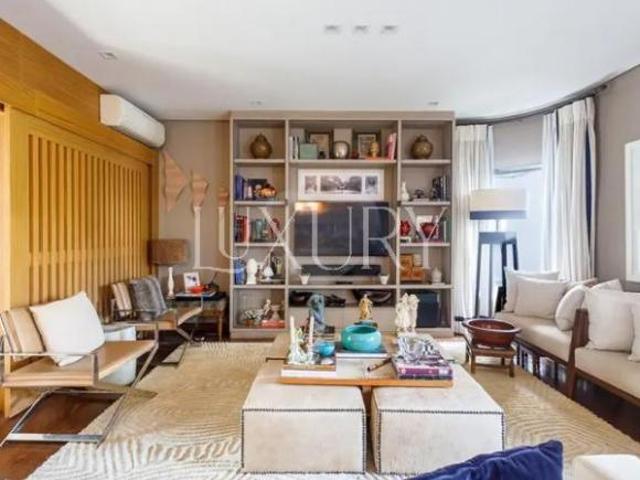 Apartamento com 217 m², 3 quartos sendo 2 suítes à venda no bairro Alto De Pinheiros