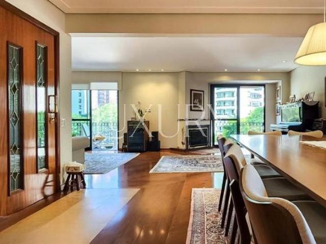 Apartamento com 218 m², 4 quartos sendo 2 suítes à venda no bairro Vila Nova Conceição
