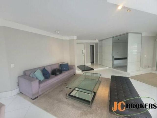Apartamento com 210 m², 3 Dormitórios, sendo 3 suítes, Living para 3 ambientes, Varanda, 3 Vagas