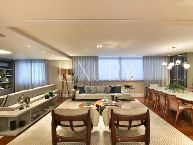 Apartamento com 210 m², 3 quartos sendo 1 suíte à venda no bairro Itaim Bibi