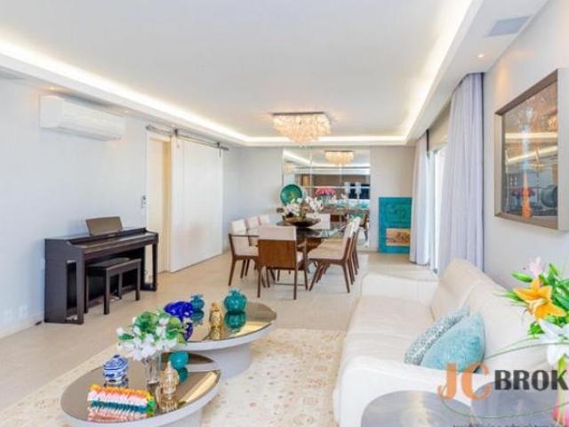 Apartamento com 210m² de área útil, 3 suítes, 3 vagas