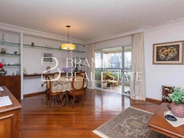 Apartamento à venda na Vila Nova Conceição | 212 m² | 4 suítes | 4 vagas | alto padrão