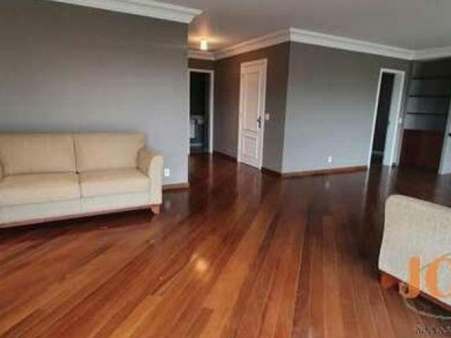 Apartamento com 212m² de área útil, 4 suítes, 4 vagas
