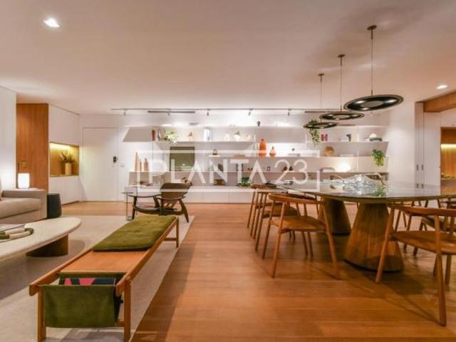 Apartamento com 213 m², 3 quartos sendo 3 suítes à venda no bairro Cidade Monções