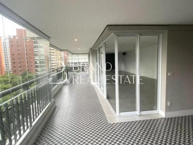 Apartamento com 226 m², 3 quartos sendo 3 suítes à venda no bairro Moema Pássaros
