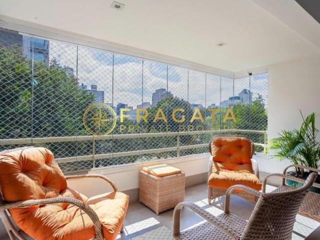 Apartamento com 226m² 4 dormitórios sendo 2 suítes e 4 vagas Higienópolis/SP