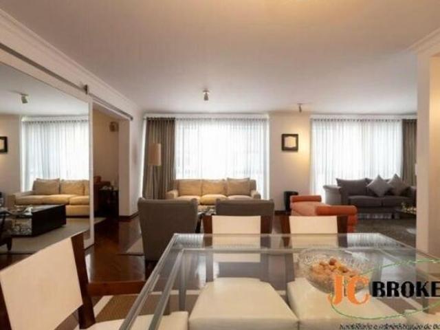 Apartamento com 228 m², 3 Dormitórios sendo 1 suíte com closet, Living para 2 ambientes, 2 Vagas