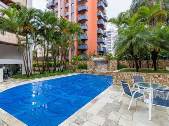 Apartamento com 228m² de área útil, 3 suítes, 4 vagas