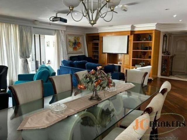 Apartamento com 228m² de área útil, 4 suítes, 5 vagas