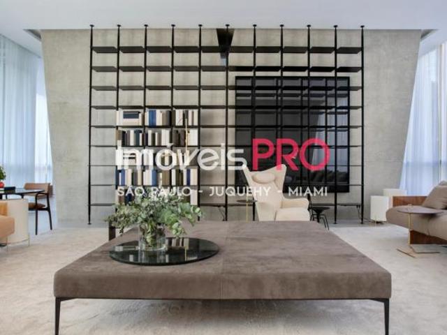 Apartamento com 229m² e 3 suítes e 4 vagas no Itaim