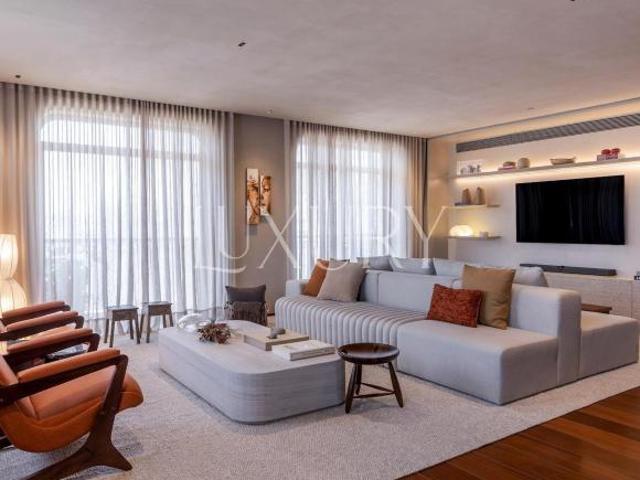 Apartamento com 220 m², 3 quartos sendo 3 suítes à venda no bairro Itaim Bibi