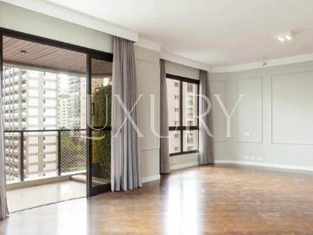 Apartamento com 220 m², 3 quartos sendo 3 suítes à venda no bairro Vila Nova Conceição