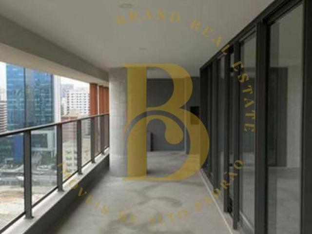 Apartamento com 220 m², 4 quartos sendo 4 suítes à venda no bairro Campo Belo