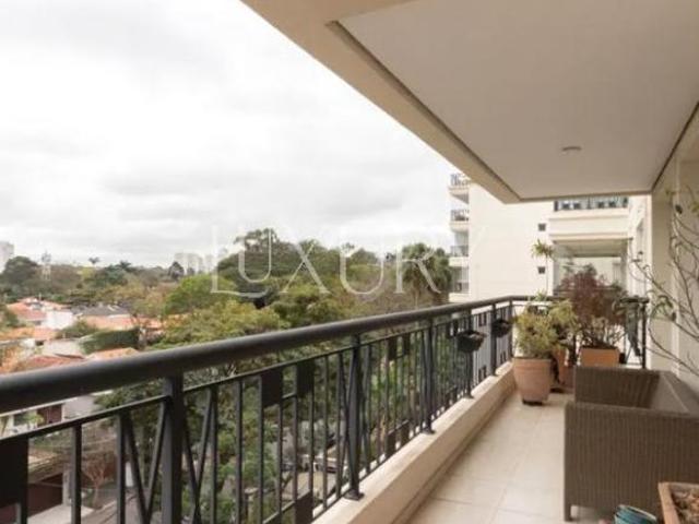 Apartamento com 220.0 m², à venda no bairro Alto de Pinheiros